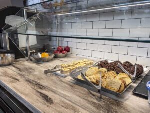 Escape Lounge PHX (Terminal 3) review: the food is almost worth the squeeze